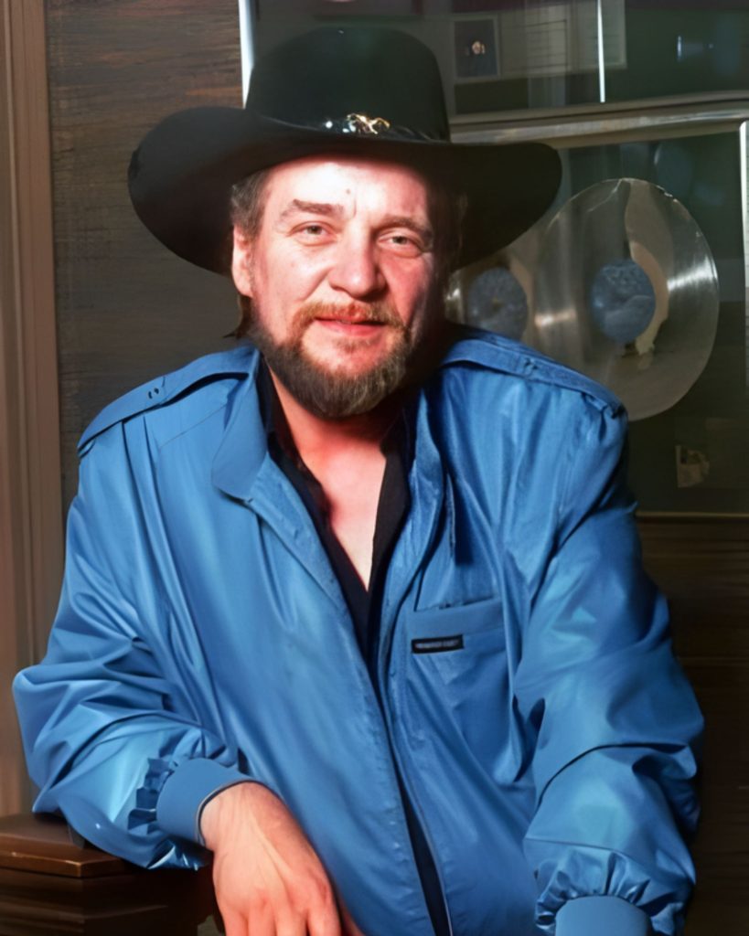 “SOME MEN DON’T BREAK — THEY QUIETLY BLEED.” 🌑 There was a woman in ...