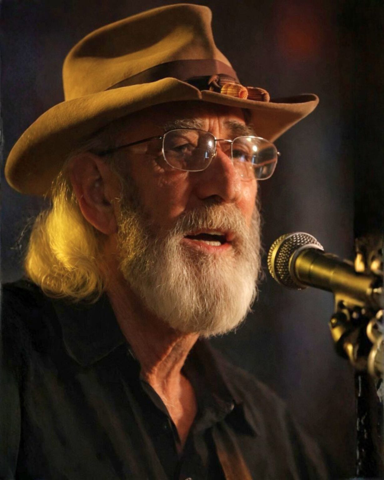 FROM FOLK SINGER TO COUNTRY MUSIC ICON. He didn’t grow up dreaming of a ...